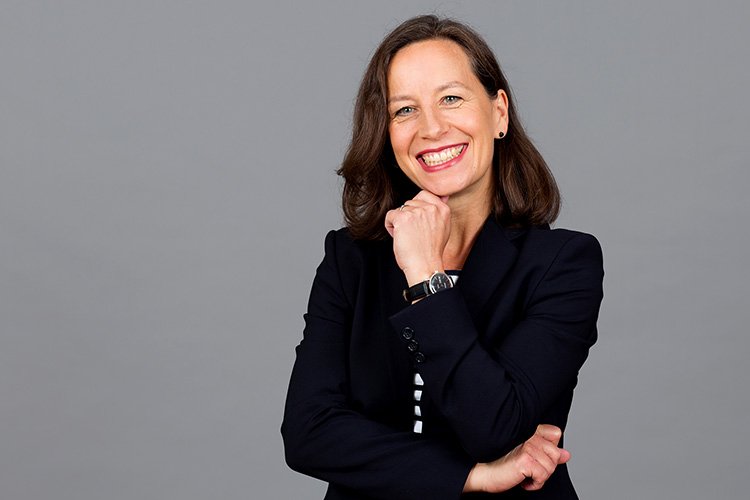 PRReport | "Hinter E-Mails kann man sich gut verstecken"